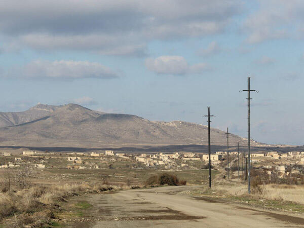 İnsanlar icazə olmadan azad olunmuş ərazilərə getməklə həyatlarını real ...